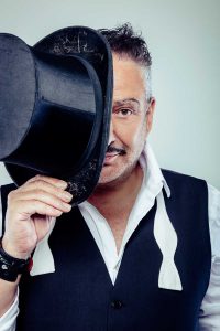 Spectacles - Dani Lary